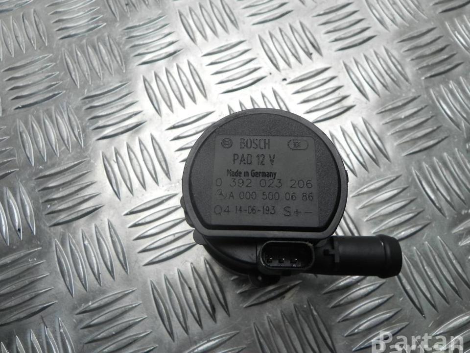 Additional water pump A0005000686 Mercedes-Benz CLA Coupe 2014