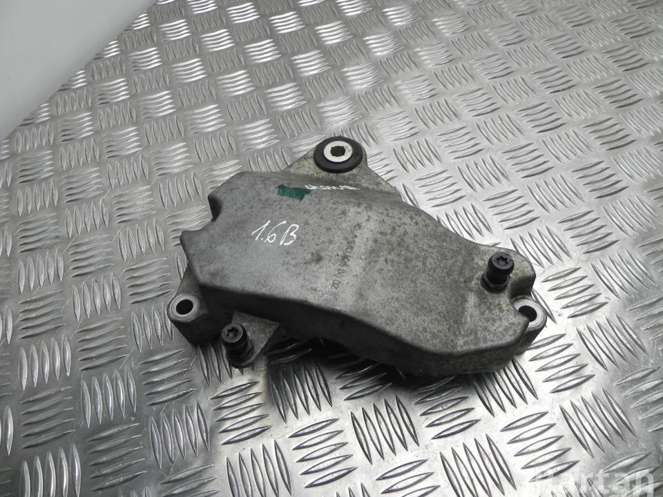 Bracket A2702230002 Mercedes-Benz CLA Coupe 2014