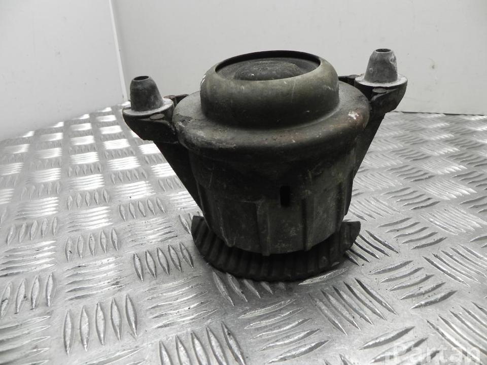 Engine Mounting A2182400317 Mercedes-Benz E-CLASS Coupe 2011 - €50