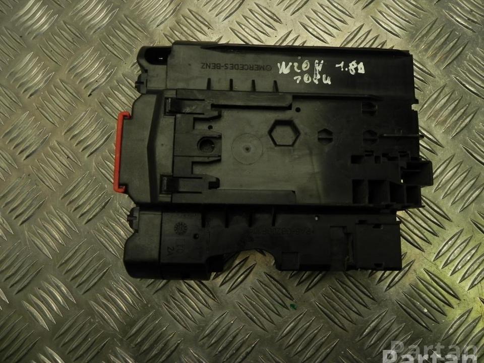 Fuse Box A2045403750 Mercedes-Benz C-CLASS 2008