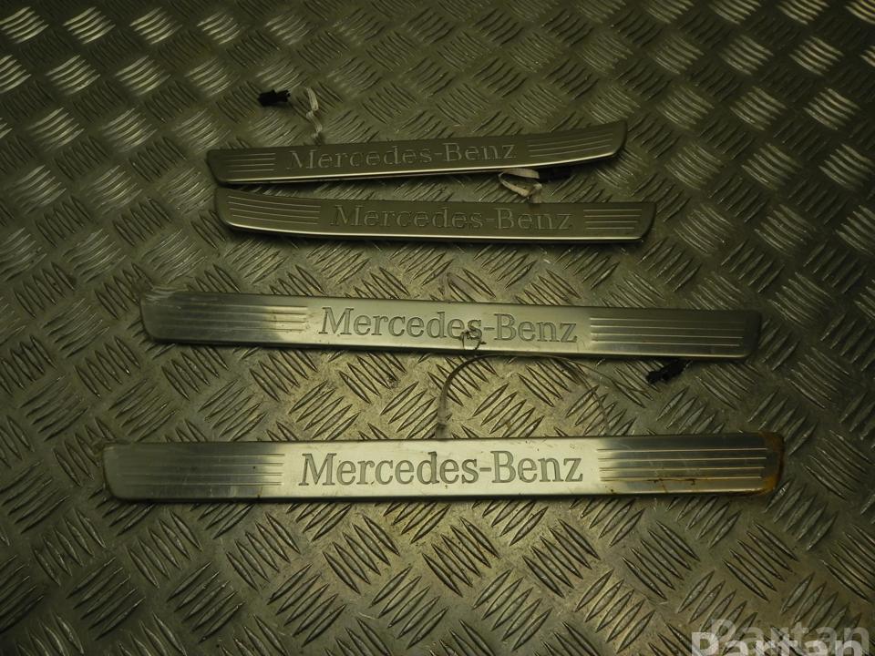 Door Sill Trim A1676861300, A1676861400 Mercedes-Benz GLE 2019