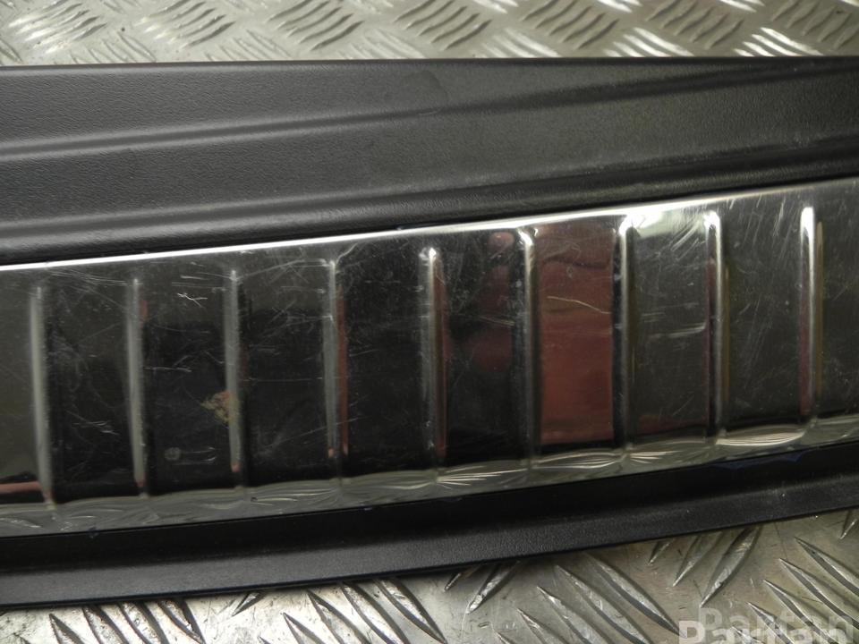 MERCEDES-BENZ A1676900200 GLE (W167) (2019 ...) 2019 Cover for lock carrier