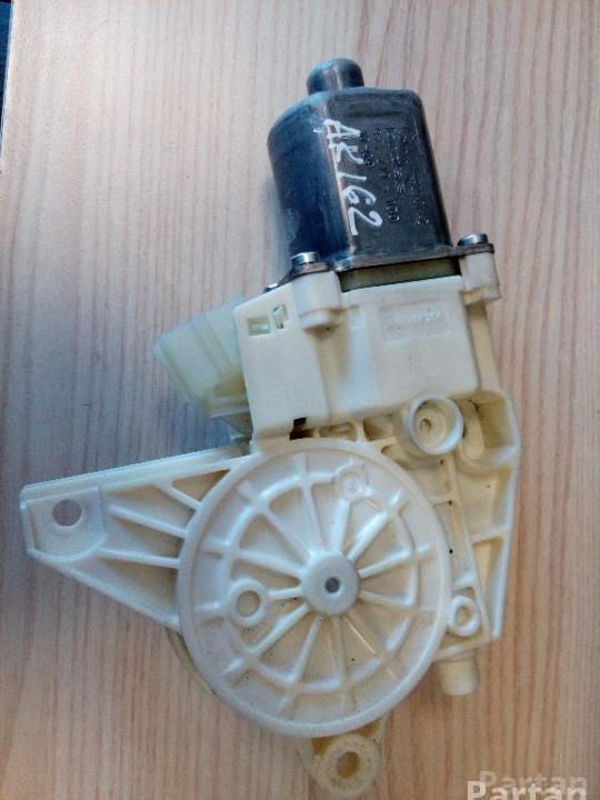 Window lifter motor A2048200142 Mercedes-Benz C-CLASS 2010 - €5