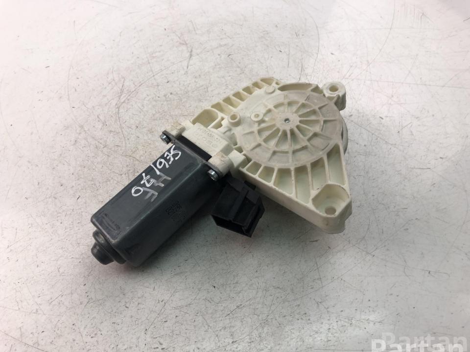 Window lifter motor A2218202842 Mercedes-Benz S-CLASS 2012 - €23