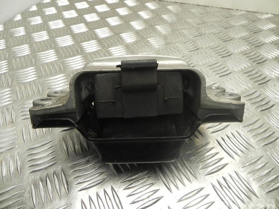 Engine Mounting 1K0199555CB Škoda YETI 2010