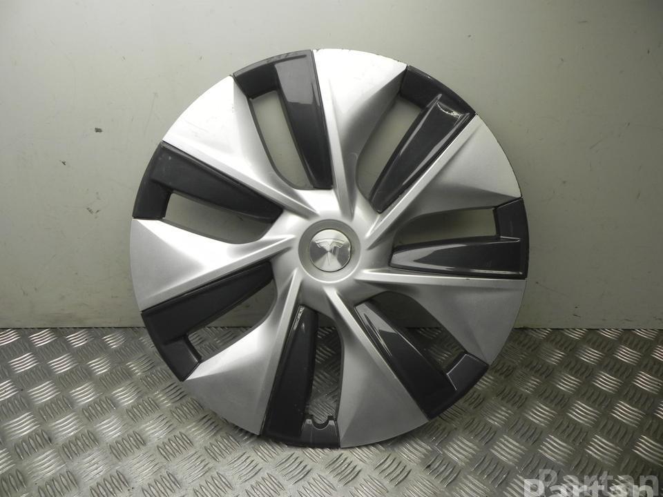 Wheel cap/cover 104423500B Tesla Model Y 2022 - €50